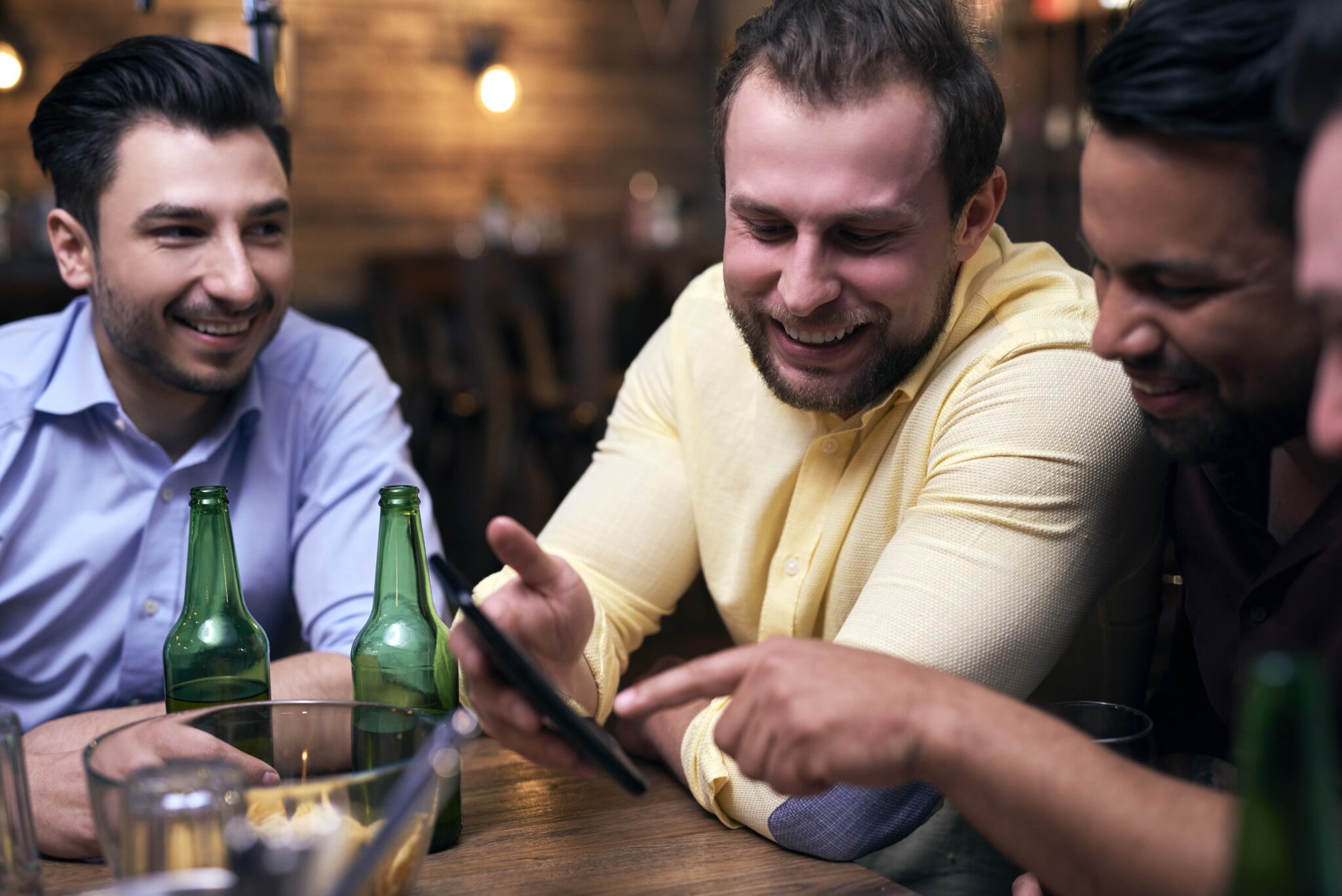 Truth or Dare - Hot dares to play with friends or your partner - Mobile App